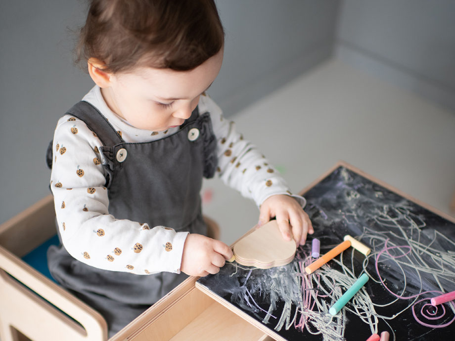 Kinderspieltisch TAFI | Entwicklungstisch aus Holz