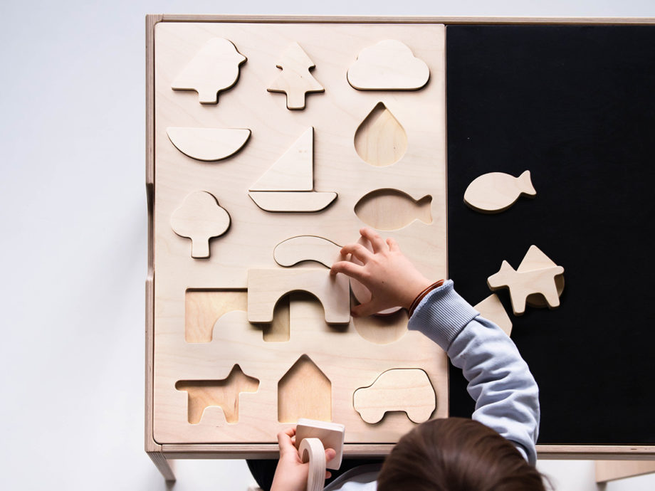 Kinderspieltisch TAFI | Entwicklungstisch aus Holz