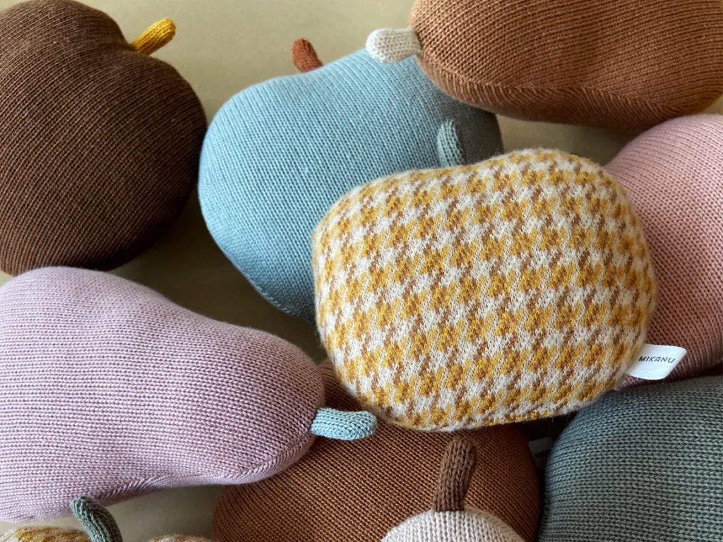 APPLE rattle, MIKANU - filipok Kindermöbel - Berlin